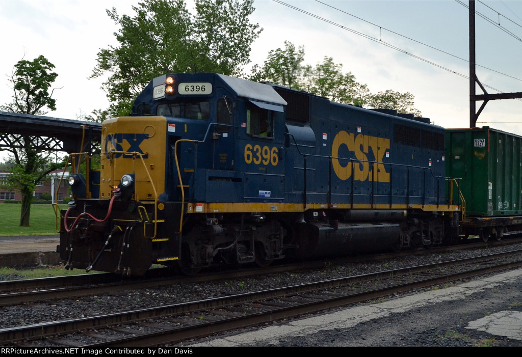 CSX GP40-2 6396 leads Q706-11